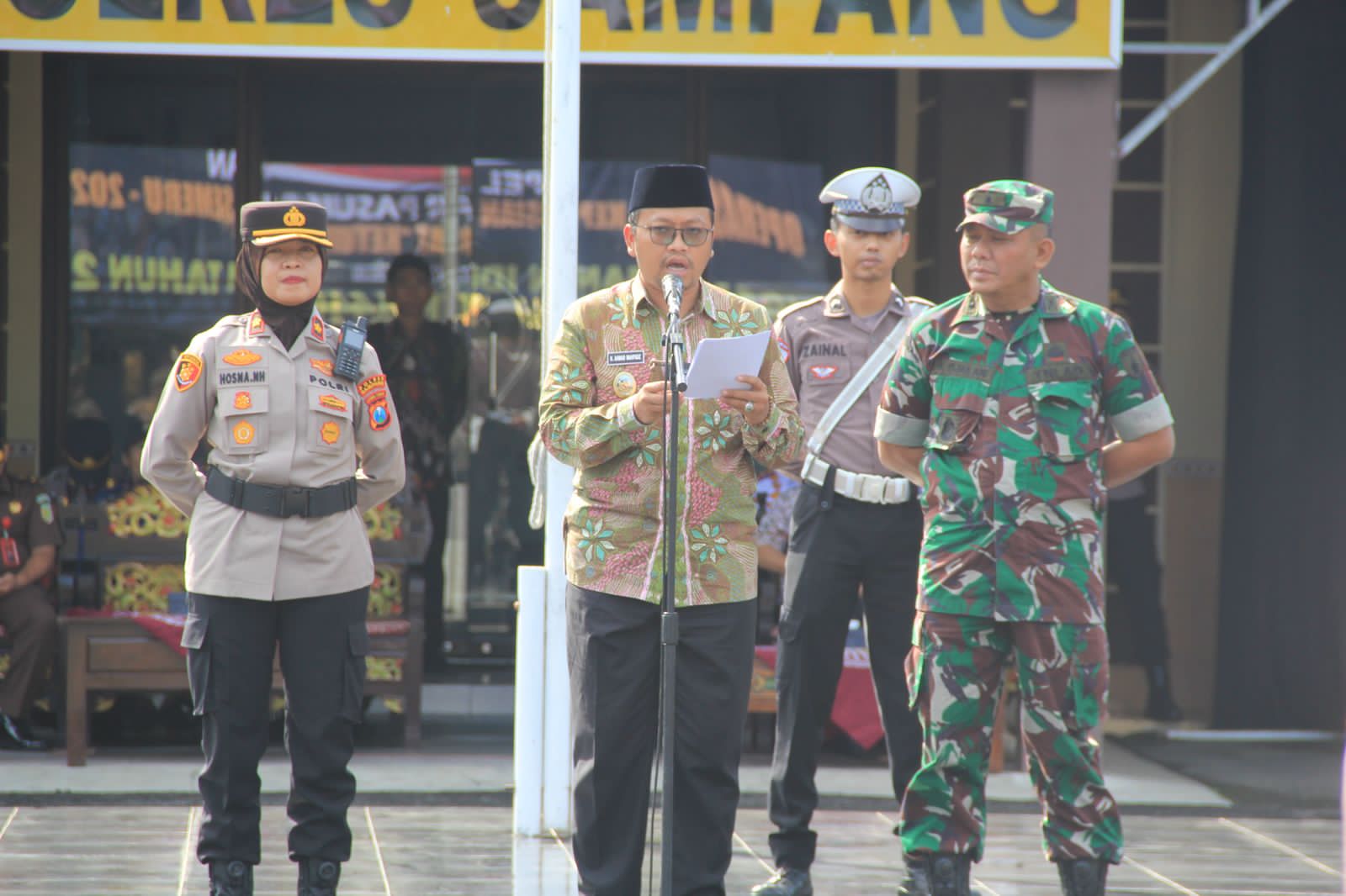 Wakil Bupati Sampang Pimpin Apel Gelar Operasi Ketupat Semeru 2025 Di Mapolres Sampang ...